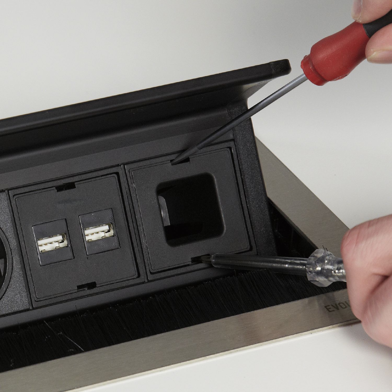 EVOline Steckdosenelement EVOline Flip Top Push 230 V - vasalat